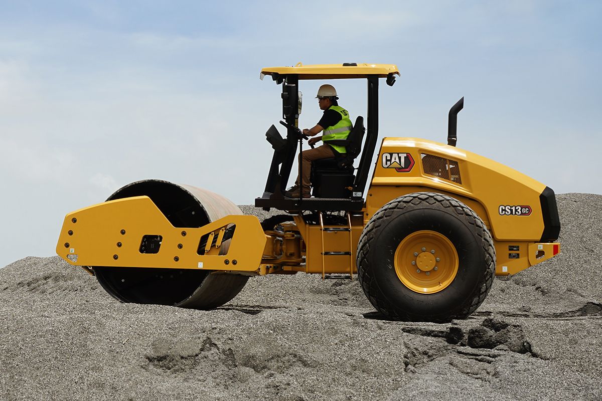 Ficha técnica do Rolo Compactador Caterpillar CS13 GC - Popagro