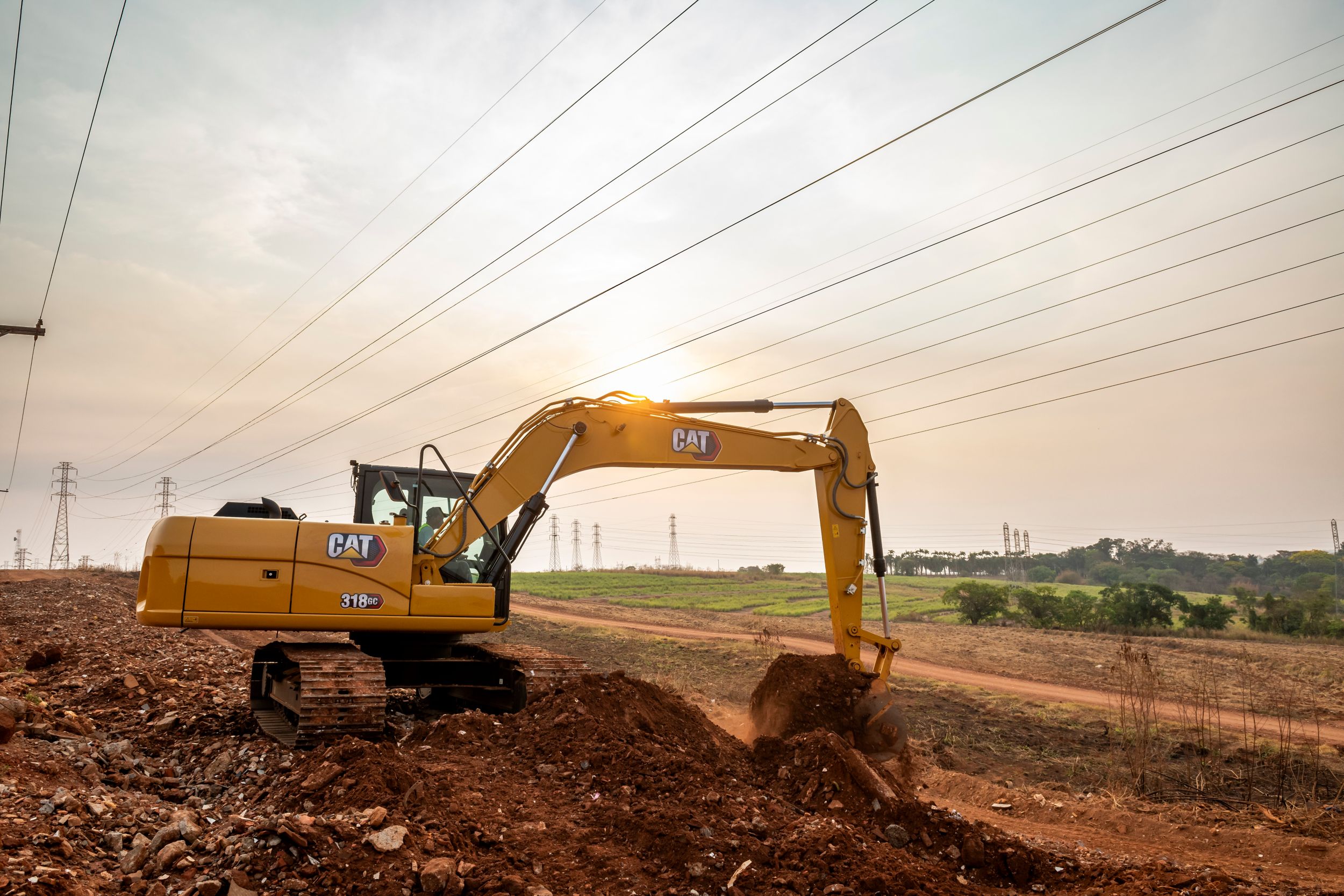 Ficha técnica do Retroescavadeira Caterpillar 318 GC - Popagro