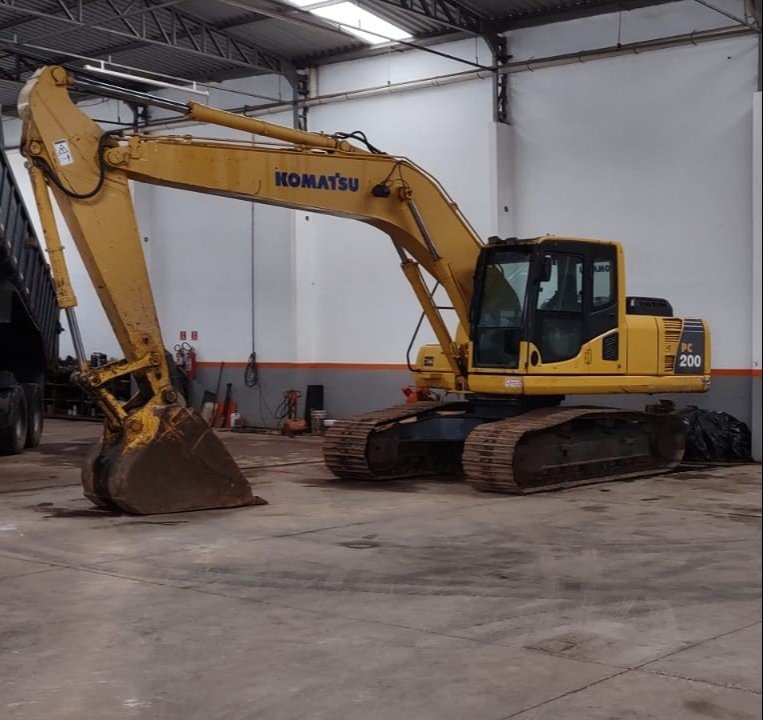 ESCAVADEIRA HIDRÁULICA MARCA KOMATSU MODELO PC200, CHASSI B32067 - São ...