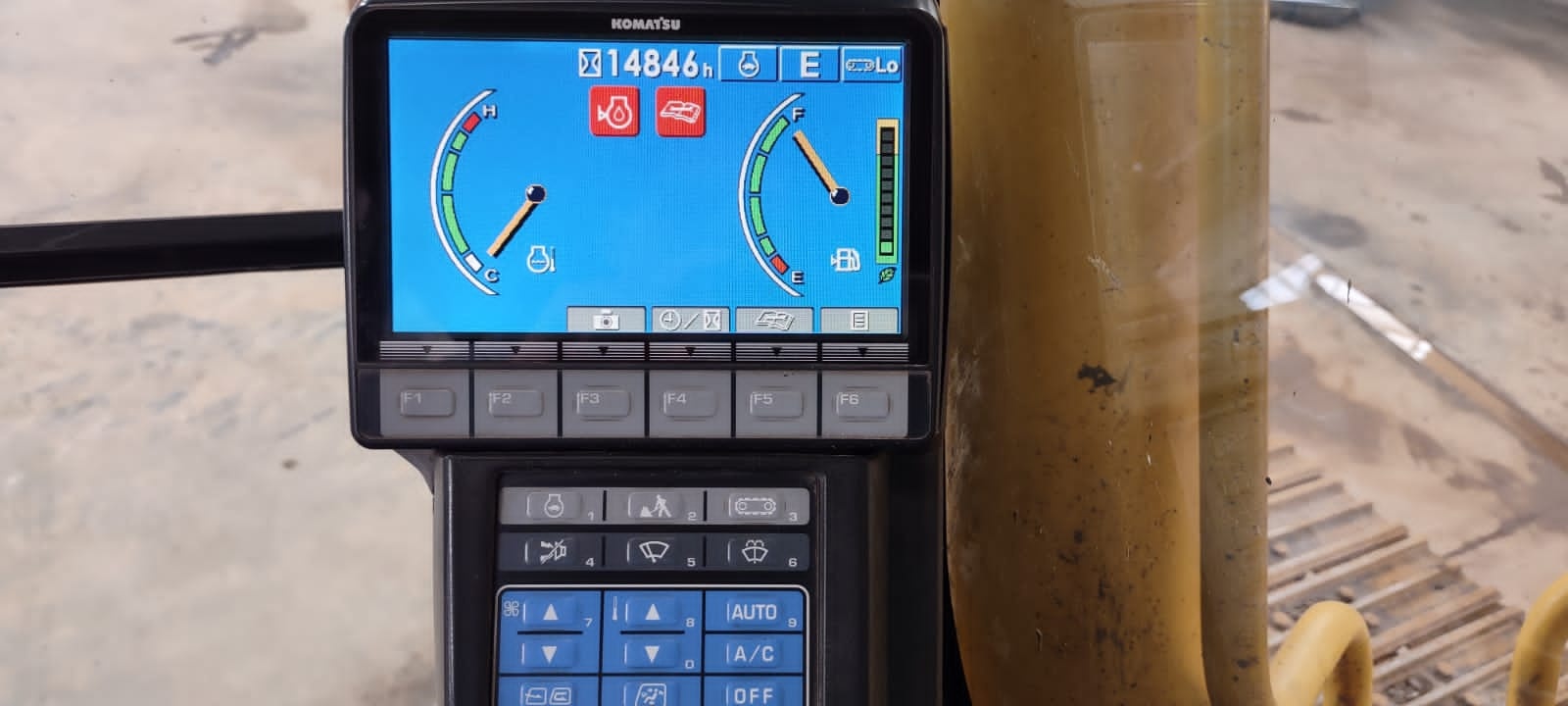 ESCAVADEIRA HIDRÁULICA MARCA KOMATSU MODELO PC200, CHASSI B32067 - São ...