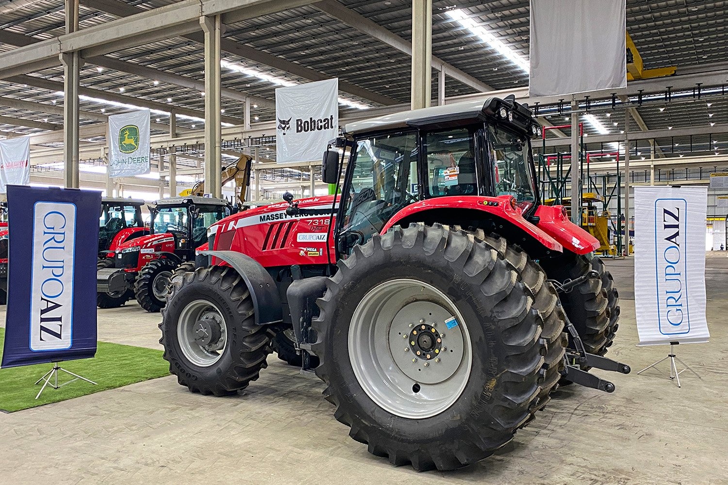 Trator Agrícola Massey Ferguson MF 7318 Dyna-3 Dual - Campinas/SP ...