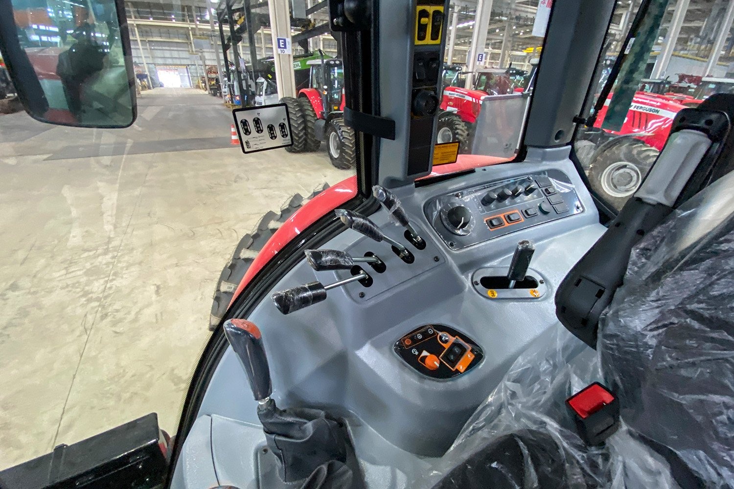 Trator Agrícola Massey Ferguson MF 7318 Dyna-3 Dual - Campinas/SP ...