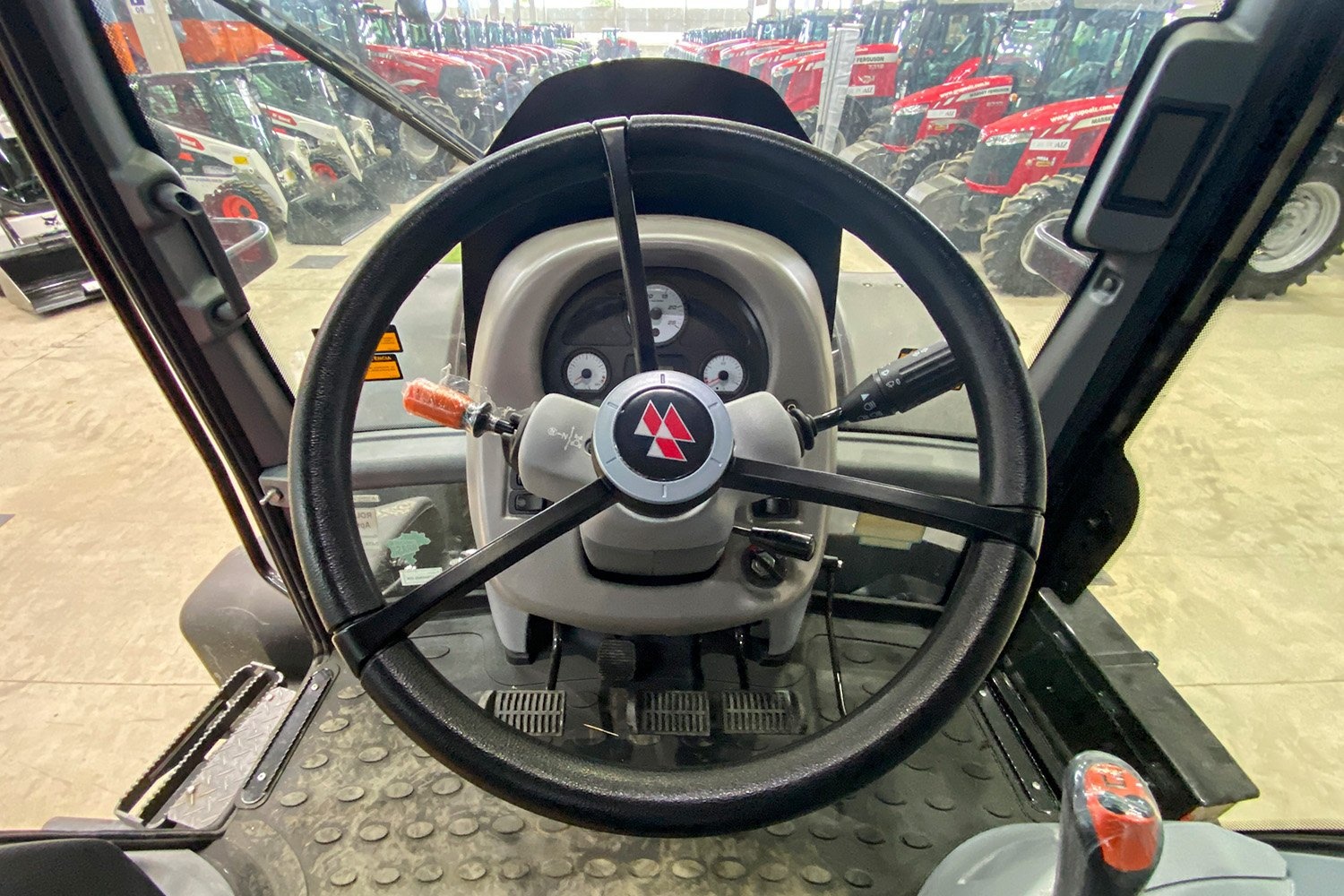 Trator Agrícola Massey Ferguson MF 7318 Dyna-3 Dual - Campinas/SP ...