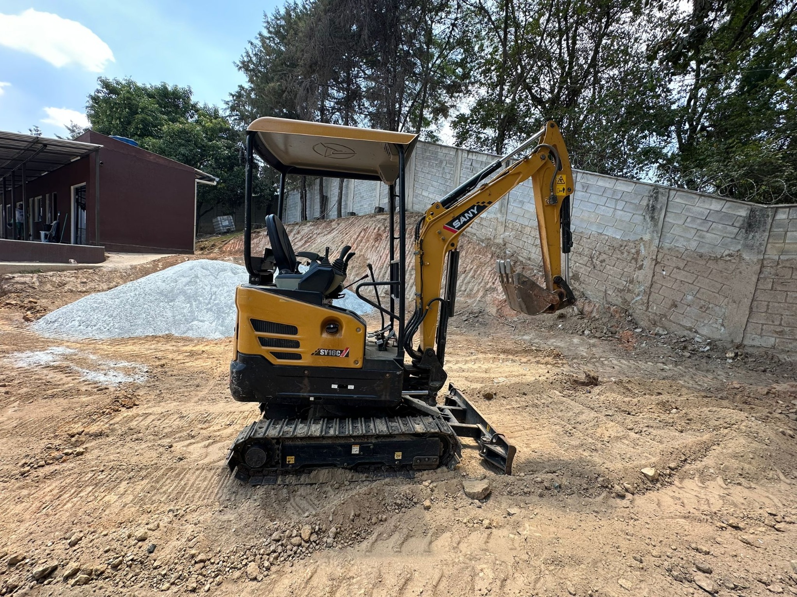 Mini Escavadeira SANY SY16 C ano 2022 2022, Comprar por R$ 110000, Belo ...