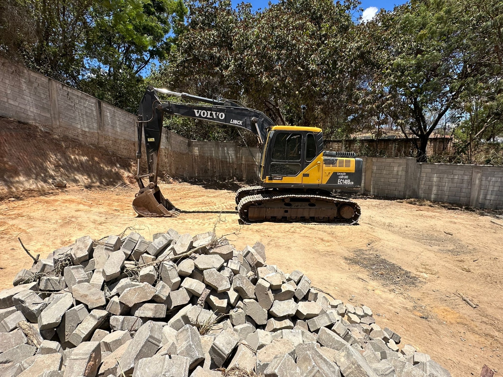 Escavadeira Volvo EC140B LCM PRIME ano 2014 2014, Comprar por R$ 320000 ...